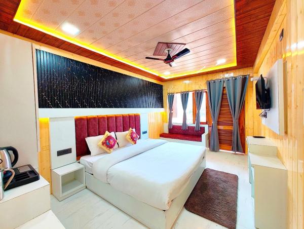 Hotel Premium Paradise! Sangeeta! - Luxurious Lake View Rooms With Balcony - Free Parking & Wi-fi - Restaurant Facilities Available Near Mall Road - A Luxuary Four Star Hotel In Nainital - Nainital