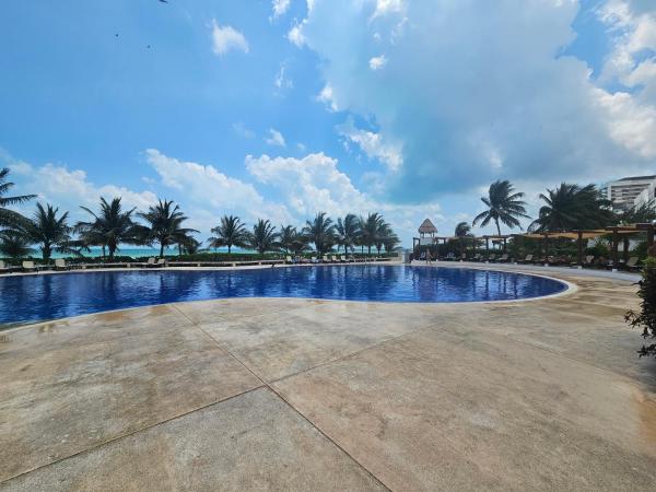 Habitación Privada En La Playa De Cancun Y Junto Al Ferry Que Va A Isla Mujeres - Cancún