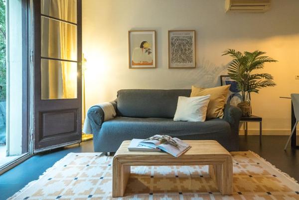 Dana - Enjoy Apartments Rocafort - L'Hospitalet de Llobregat