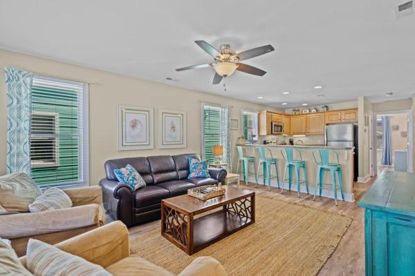 Paradise Palms. Palm Trees, A Salty Breeze, And Balconies - Carolina Beach, NC