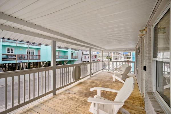 Sand Dollar Suites. Suite 3. A Short Stroll From Our Sandy Shores - Freeman Park, NC