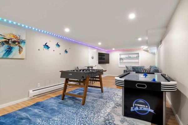 Incredible Family Escape Game Room Waterfront - Cape Cod, MA