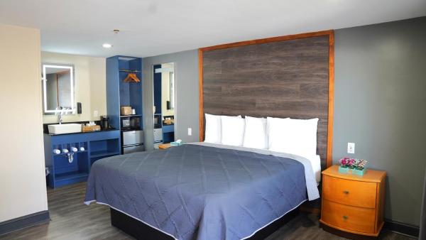 Carrier Motor Lodge - New Britain, CT