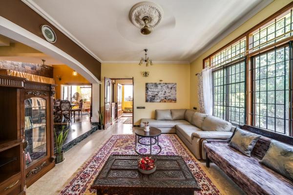 Waterfall Manor Luxury Villa With Lawn & Waterfall By Spacez - Bangalore