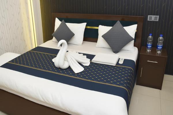 Iq Hotel Ayodhya - Modern Stay Near Ram Mandir With Free Parking - Ayodhya