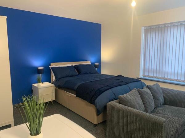 Lux Private Room In Oldbury - Wolverhampton
