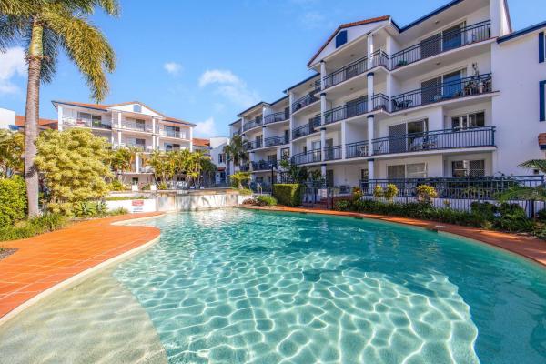 Blue Water Bay Luxury Villas - Southport - Gold Coast