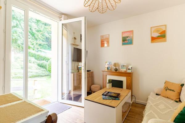 "Escapade Nature" 1 Place De Parking Et Jardin Paysager By Art De Voyager - Étretat