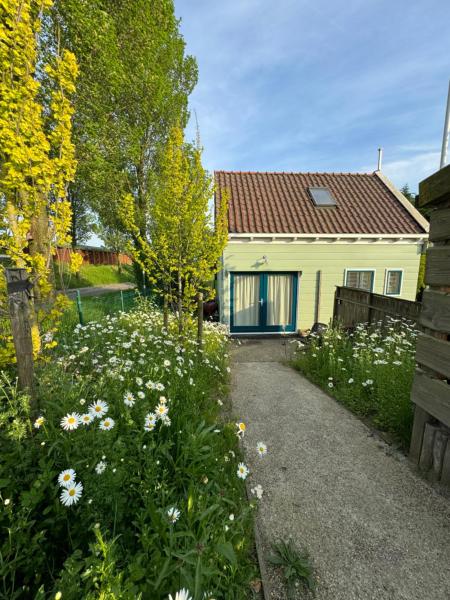 Rina's House, Authentic Wooden Guest Lodge. - Amsterdam
