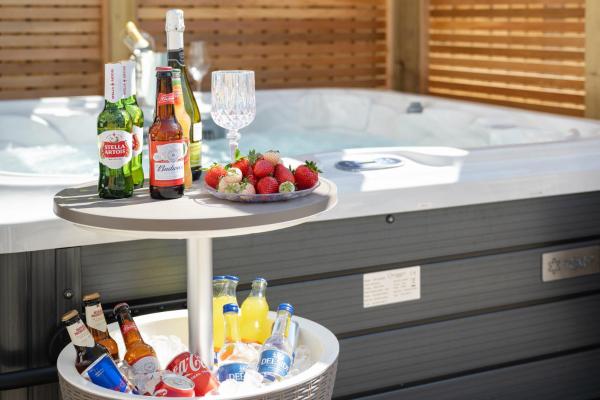 Hot Tub - Garden Oasis - Stylish Stay - Perth, Royaume-Uni