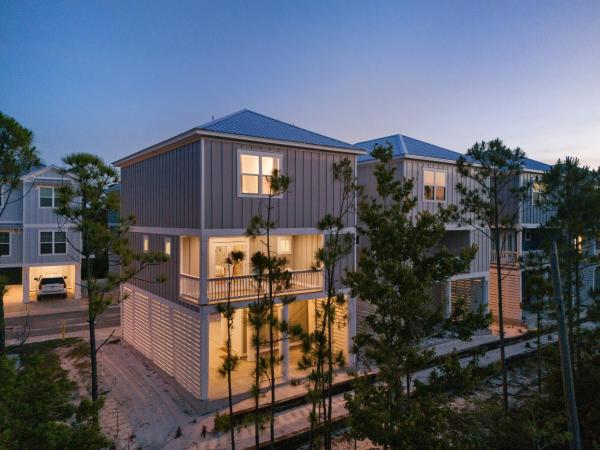 Salty Shells - Spacious 3 Bedroom, 4 Bathroom Retreat In Orange Beach Just Steps From The Sand - Alabama