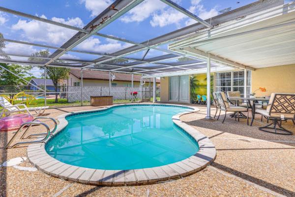 2 Mi To Downtown Wpb Home With Patio And Pool! - West Palm Beach, FL