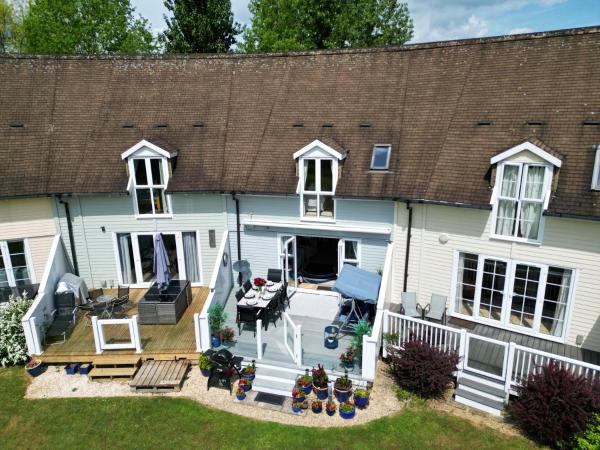 Luxury Kingfisher Lodge, Isis Lake, Within The Cotswold Waterpark - Cirencester