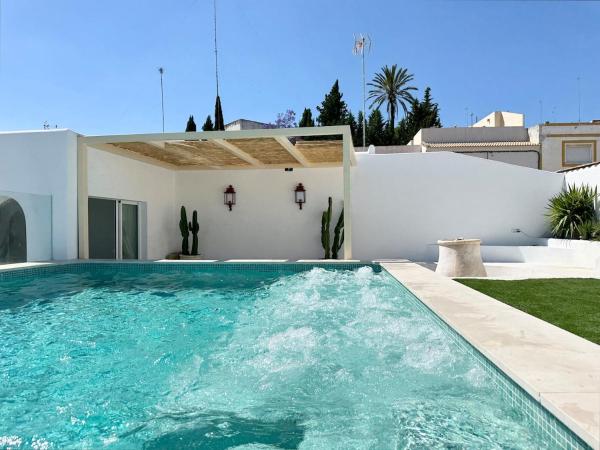 Villa Con Piscina Privada, Terraza Y 3 Dormitorios - Dos Hermanas