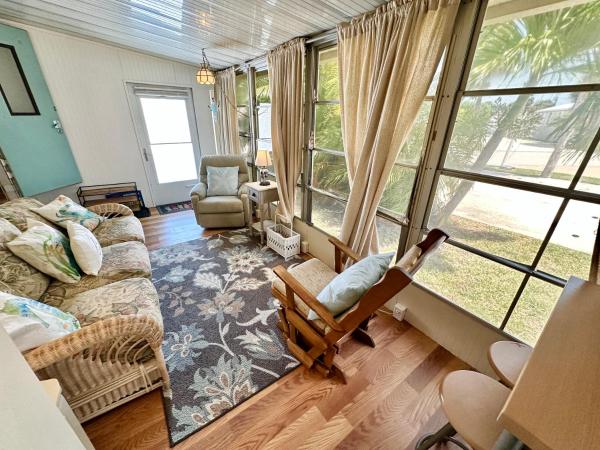 N1019 Immaculate 2 B 1 Ba 1978 Beach Bungalow - Florida