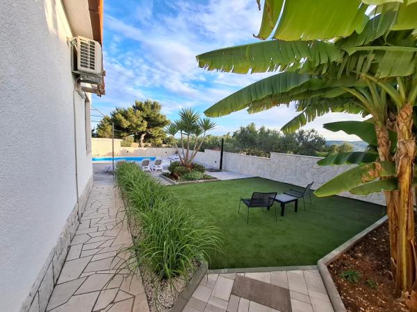 Holiday House Ana- For Quite And Relaxing Vacation - Seget Vranjica