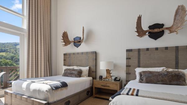 1535 Guest Room Spruce Peak Lodge At Stowe Mt Resort Sleeps 4 - Vermont