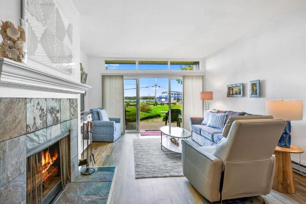Ground Floor Front 2 Bed Condo At Jacobs Landing - Ferndale, WA