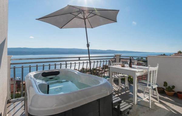 House Summer Dream With Jacuzzi - Omiš