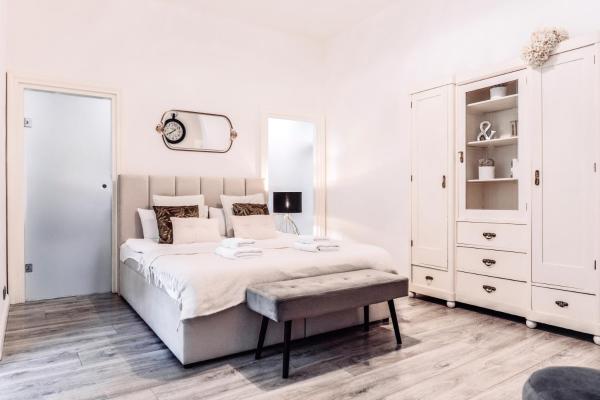 Wenceslas Square / Main Station - New Studio***** - Prága