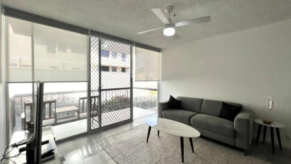 Unit 4 ' Re Del Mar,' Kings Beach - Caloundra