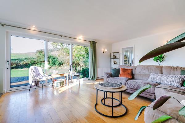 Ascot House - Castleton