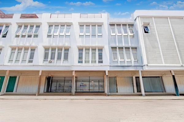 Oyo 94512 Mega Inn Guest House - Tegal