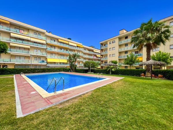 Apartment In Fenals Near Beach & Saltwater Pool - Lloret de Mar