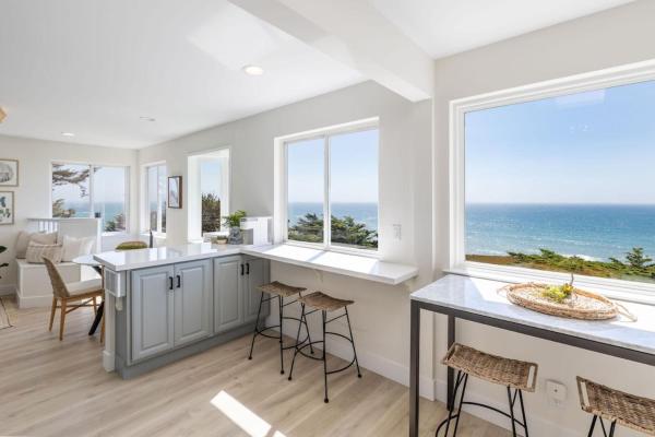 Oceanfront Coastal Home With Breathtaking Views Hiking Beaches & More - Half Moon Bay, CA