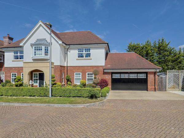 Luxury Villa With Hot Tub - Royal Ascot, Legoland - Pass The Keys - Bracknell