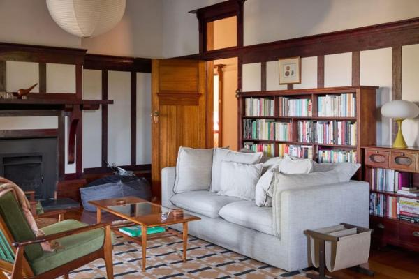 Large City Sanctuary With Fireplace - Tasmania