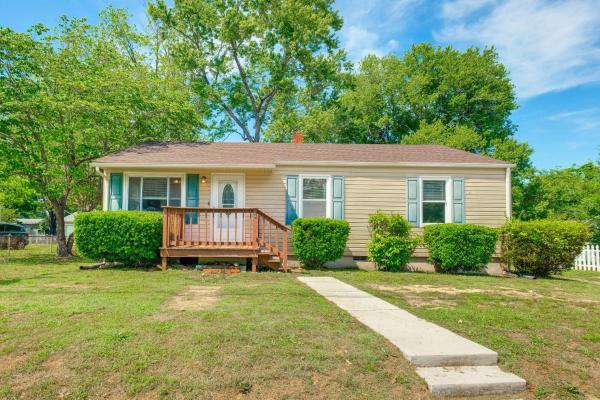 3 Mi To Historic Dtwn Hopewell Home With Yard - Fort Lee, VA