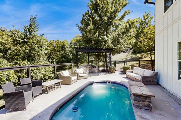 Beaver Lake Pool House - Arkansas