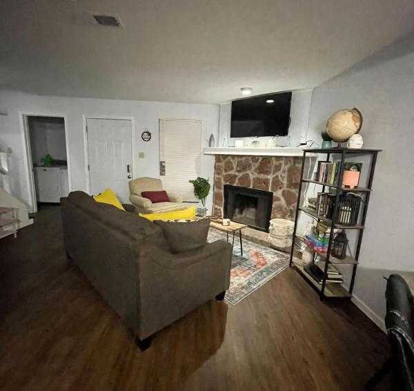 Cozy 2br 2ba Apt Close To Siegen & Womans - バトン・ルージュ, LA