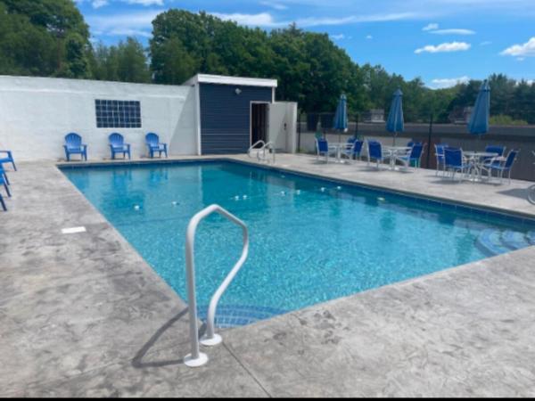 Waterfront Gilford Stay, Wifi, Pool & Parking - Lake Winnipesaukee, NH