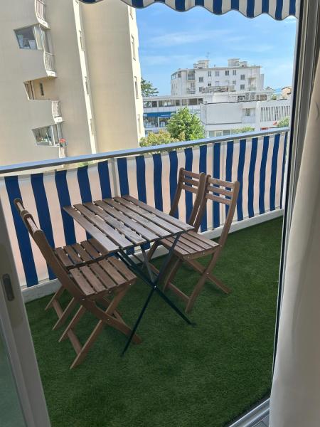 Riviera Retreat - Steps To Beach & Shops, Balcony & Ac - Saint-Laurent-du-Var