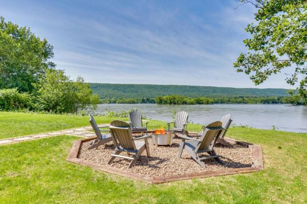 Steps To Susquehanna River Hot Tub Hideaway! - Halifax, PA
