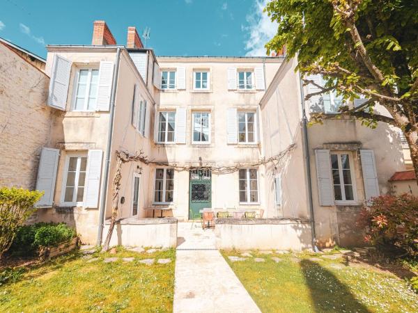 Maison De Maître Avec Jardin, Spa Et Parking Au Cœur De Châteauroux - Fr-1-591-322 - Châteauroux