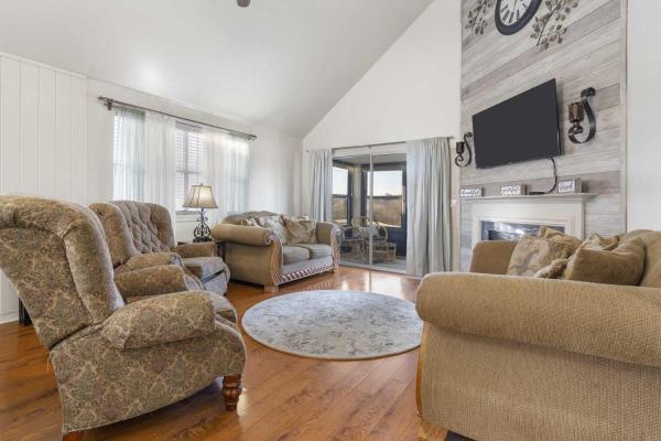 The Cozy Retreat - Stay For 10 - Branson, MO