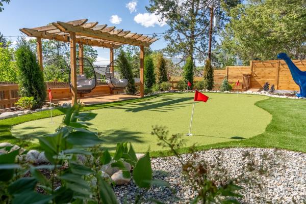 Theater, Hot Tub, Mini Golf, Luxe Fun House - Aurora, CO