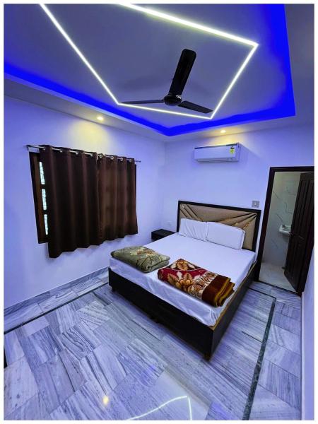 Hotel Nandini Varanasi! Near Kashi Vishwanath Temple - Air Conditioned Rooms With Free Wi-fi - Free Parking Available - Varanasi