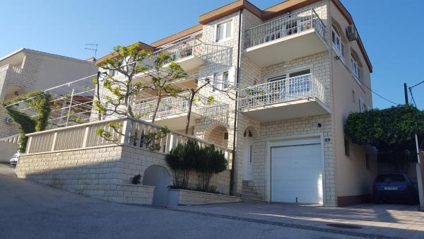 Apartments Sara - Podstrana