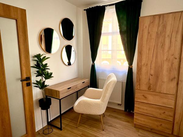 Apartmány Asymetrik S Parkováním A Možností Snidaně - Česká Lípa