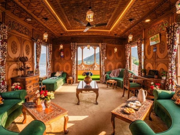 Moustache Houseboat Srinagar - Srinagar