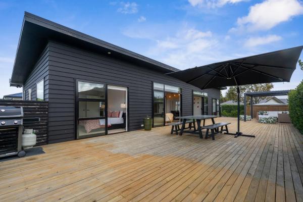 House Naomi - Martinborough Holiday Home - Martinborough