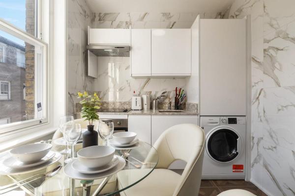 Studio In The Heart Of Sohos Nightlife 3rd Floor No Lift Gs3 - Whitehall