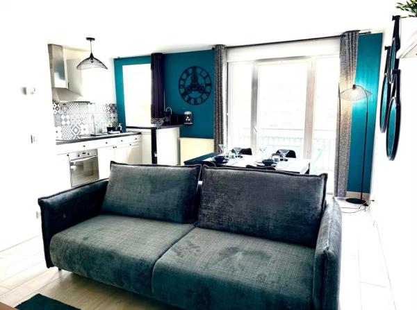 Modern Blue - Disneyland Paris - Magny-le-Hongre