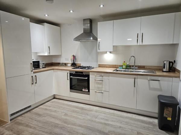 8 Mins Walk City Centre, Birmingham University, 20 Mins Walk Edgebaston Stadium, 1 Bed Spacious Apartment - Birmingham