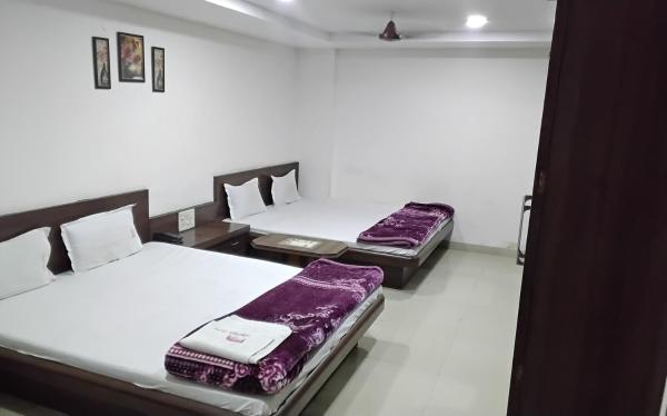 Gaumati Hotel - Indore