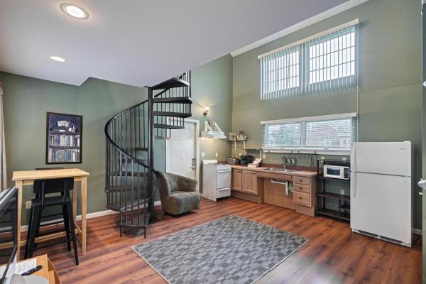 Suites On Chocolate - The School - Hershey, PA